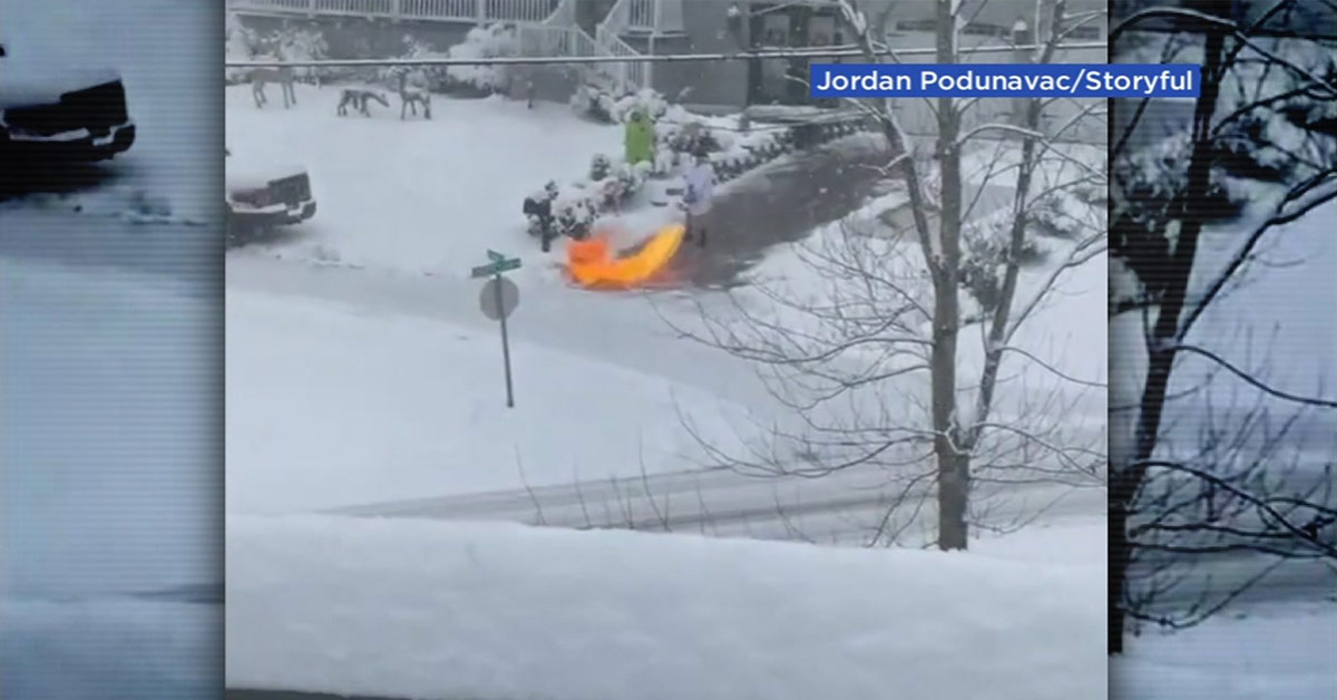 Kentucky man clears snowy driveway using flamethrower : Tiffy Taffy