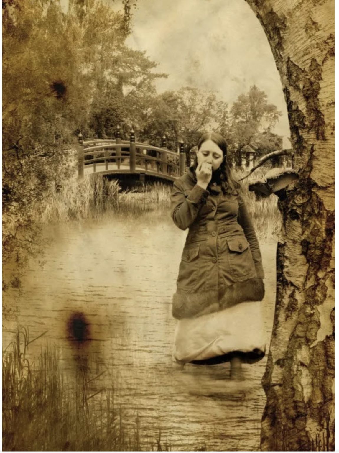 There Are Actually Two Women in This Creepy Photo