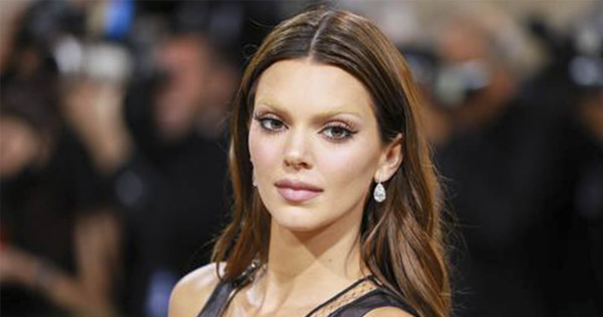 Are No Eyebrows the New Eyebrows?