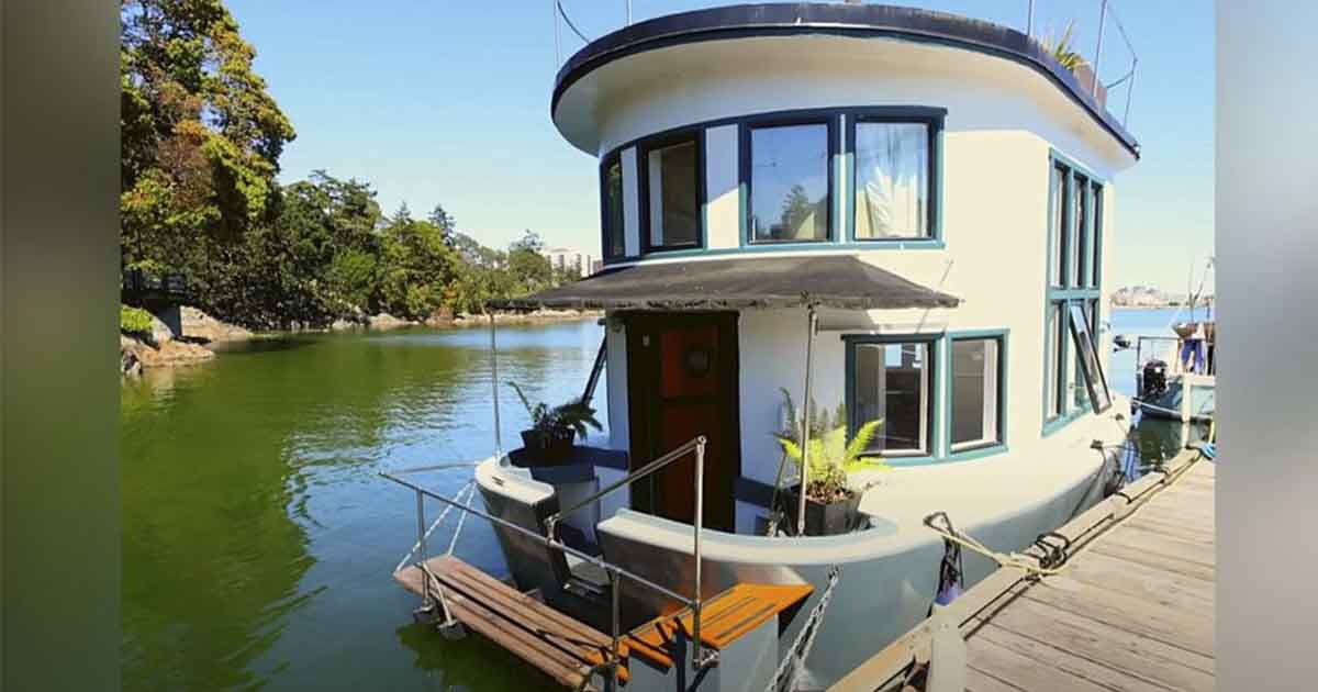 Couple spend year and a half restoring tiny floating home into ...