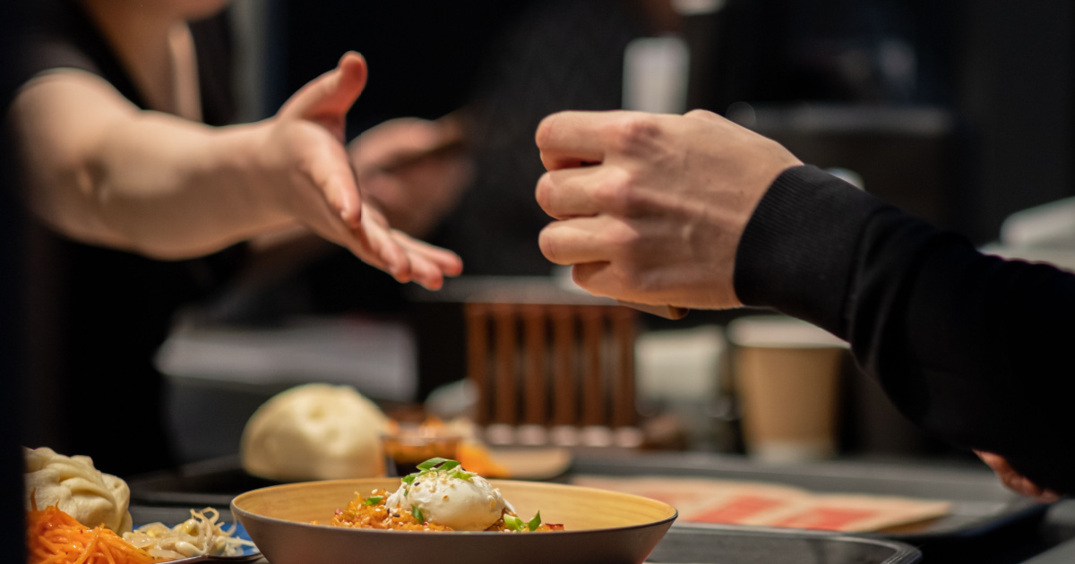 24 Things People With Good Table Manners Don’t Forget to Do