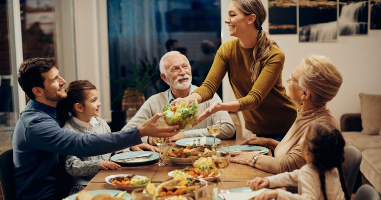 24 Things People With Good Table Manners Don’t Forget to Do